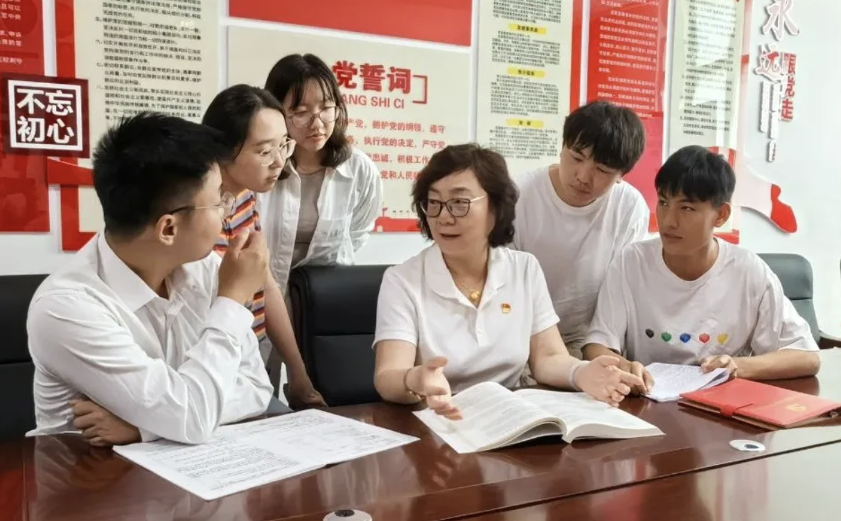 新疆医科大学：锚定建设“西部一流、辐射中亚的高水平研究型医科大学”的目标接续奋斗-新疆医科大学